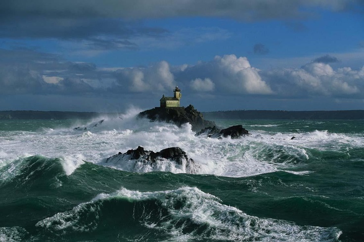 History Goes Bump In The Night: HGB Ep. 135 - Tevennec Lighthouse