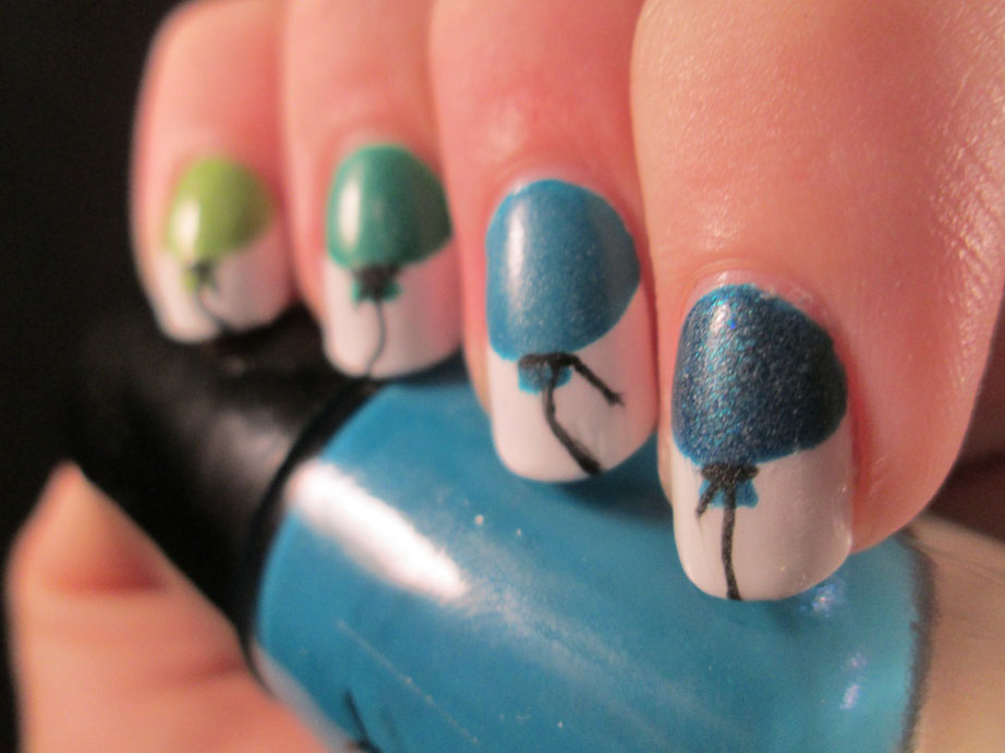 PiggieLuv: Party balloons on my nails