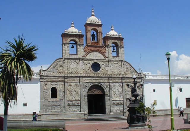 IGLESIAS COLONIALES DE RIOBAMBA
