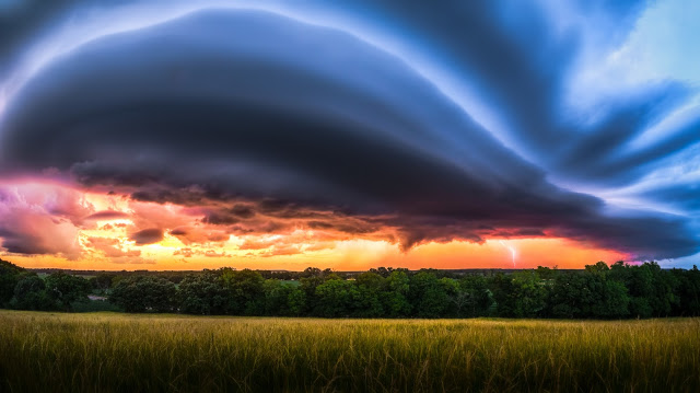 Dangerous Power of Nature : Fascinating Supercell Storm