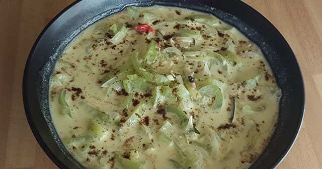 Pathola Kiri Hodi - Snake Gourd White Curry