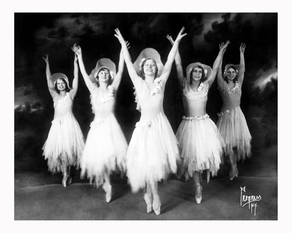 Vintage American Vaudeville Performer – 41 Old Portrait Photos Show ...