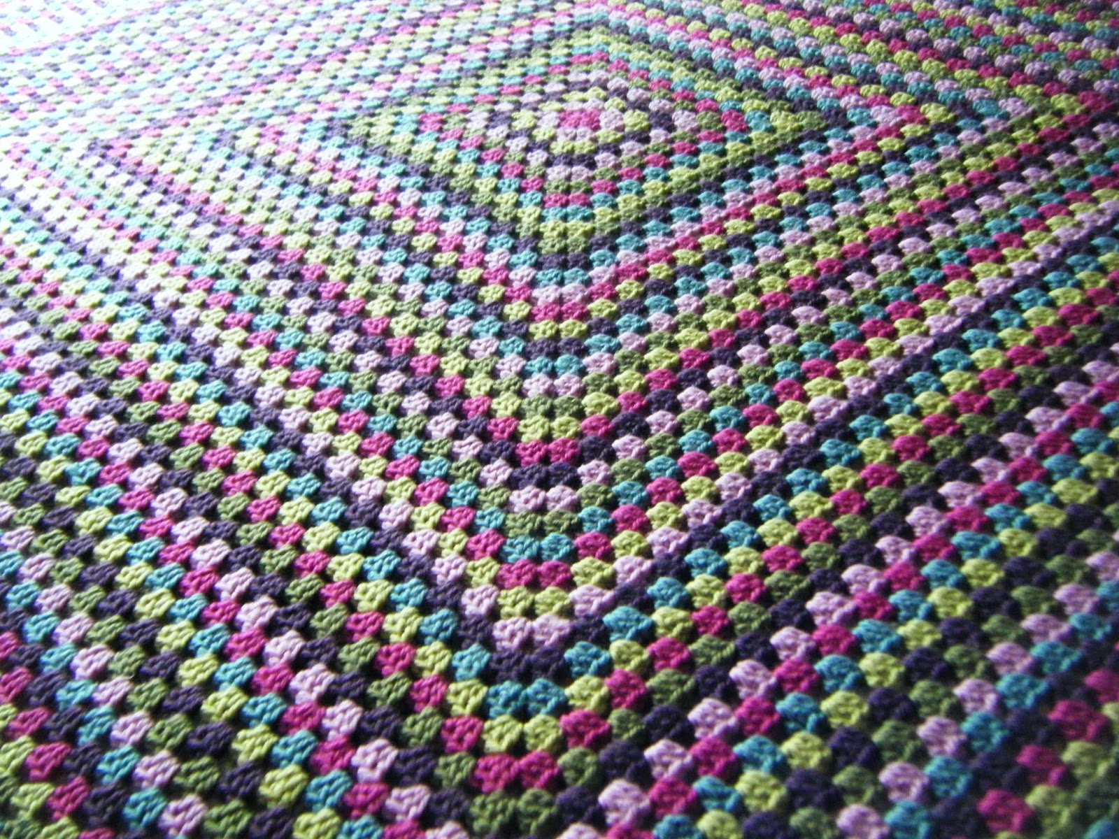 Betsy Makes ....: Giant Granny Square for our Sofa
