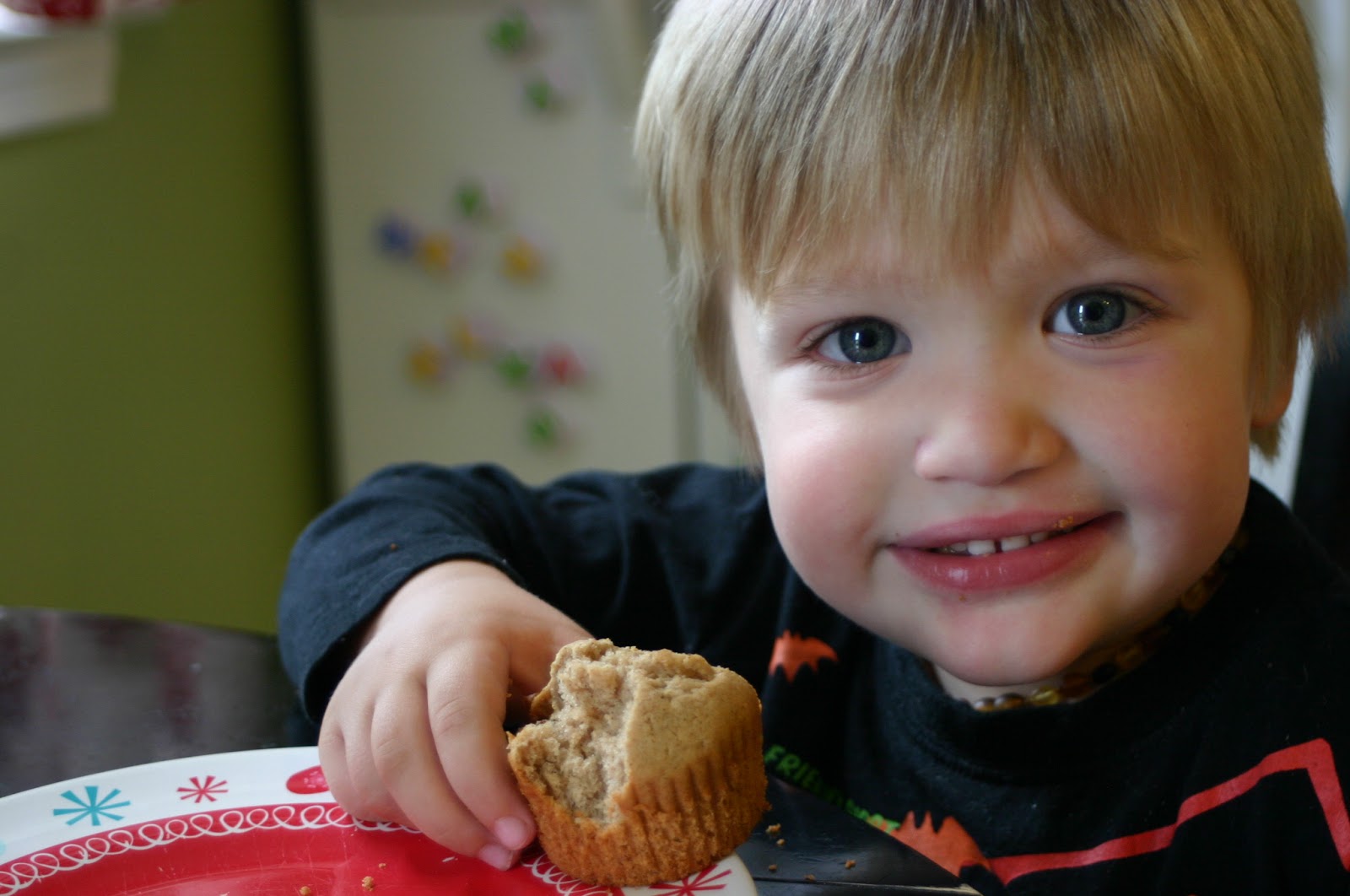 My Retro Kitchen: Cinnamon-and-Raisin Muffins