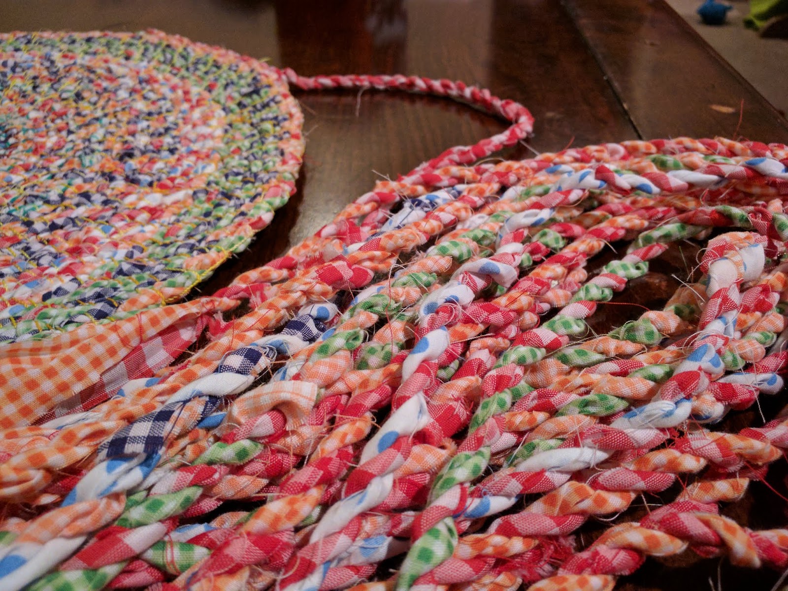 Hita's Whimsy: rag rugs?... scraps?... new technique?... not quilting?