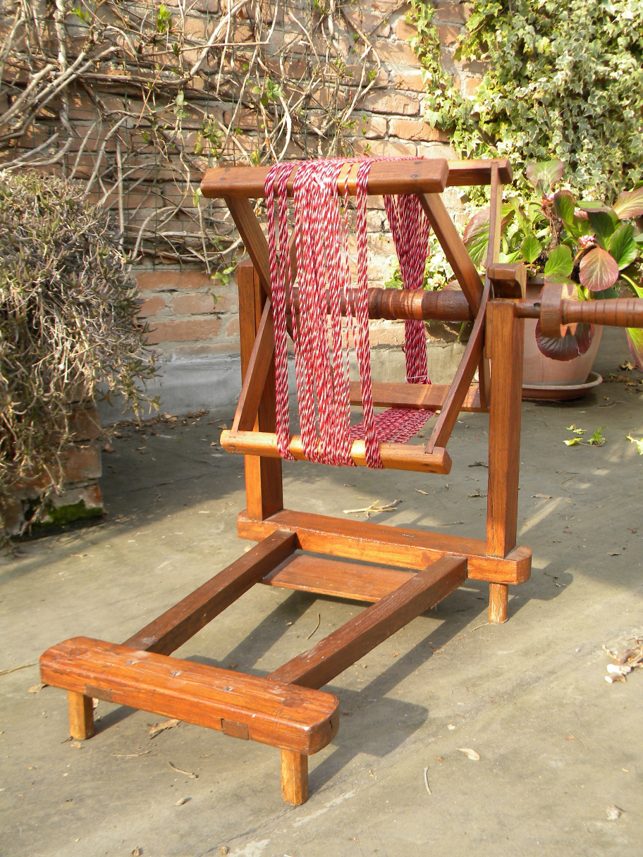 Matasse di lana e antichi attrezzi per filare/Seven Seas of Rhye