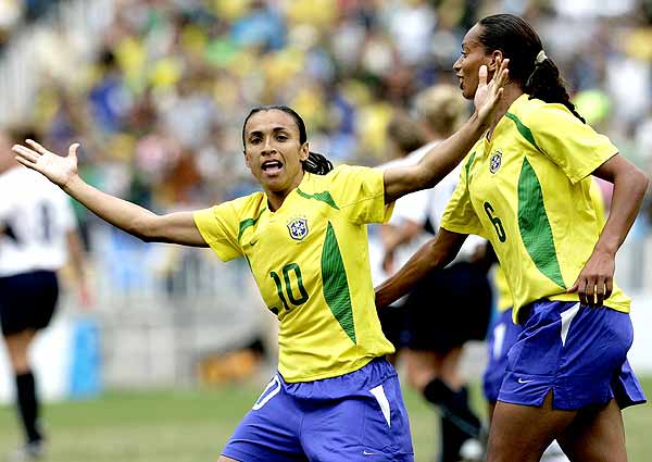 Trabalho de História: História - Brasil o país do "FUTEBOL"