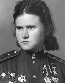 History in Photos: Soviet Women Fighters