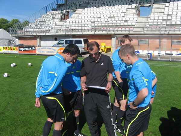 Școala De Arbitri: Noi detalii si imagini cu arbitrii romani aflati la ...
