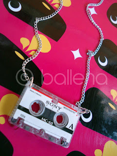 Ballena: Collare con minicassettes!!!