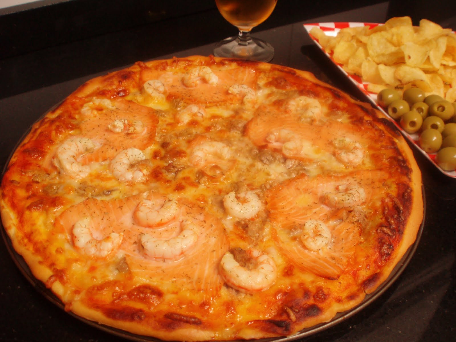 La cocina de Deleyn: Pizza de salmón y gambas al aceite de ajo