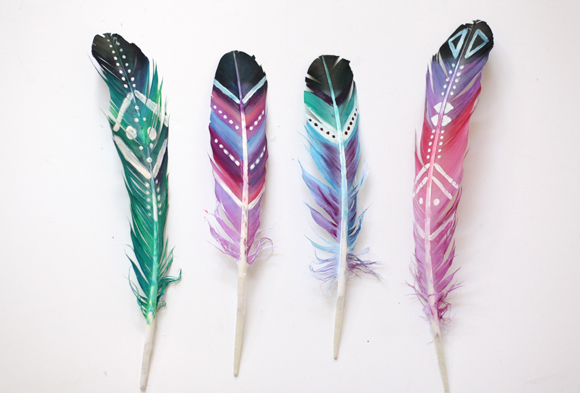 Heather Horwitz Design: Design DIY: Feather wall hanging