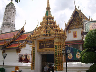 Thaitempletravell: Wat Rakang Kositaram Bangkok Thailand