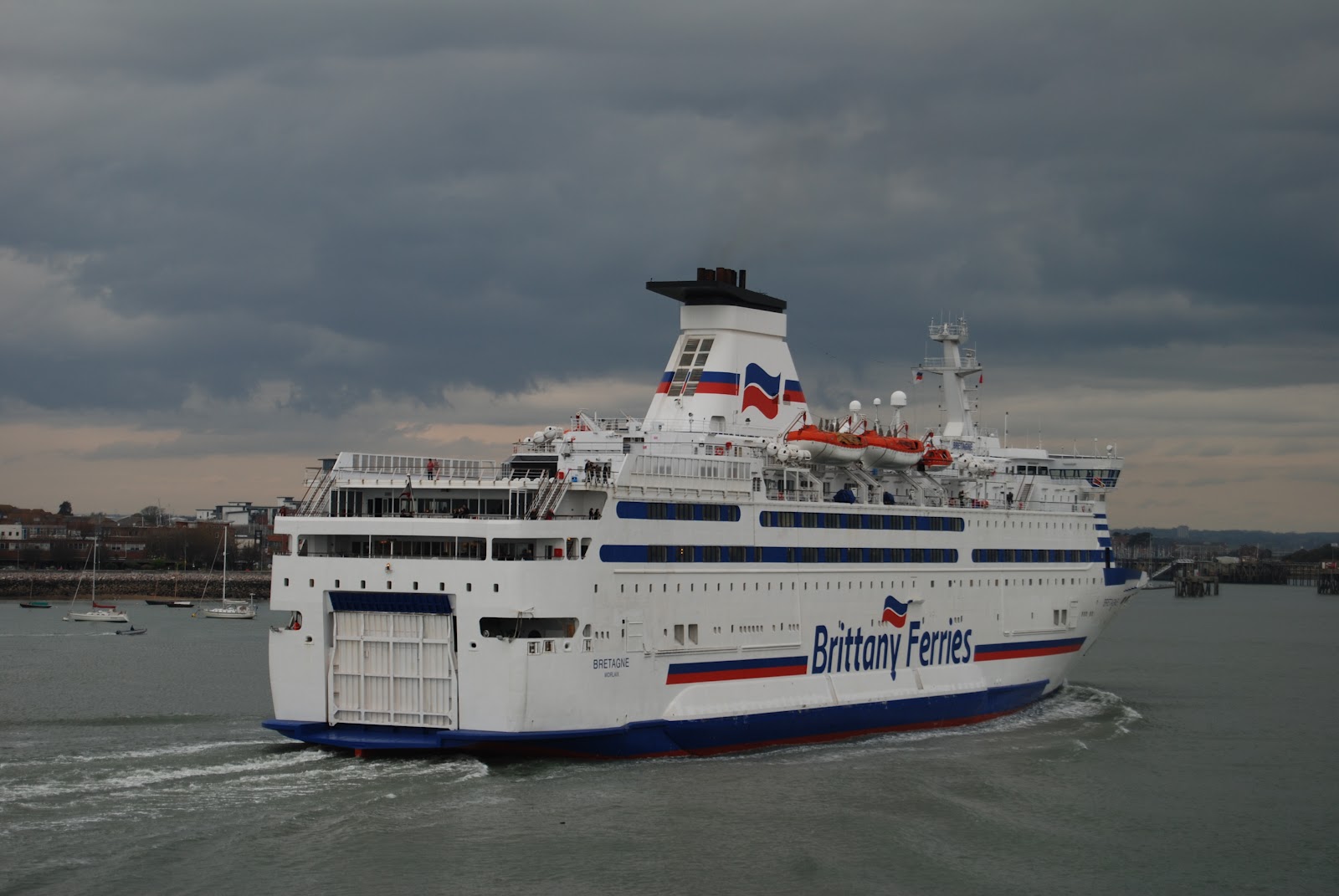 BRITTANY FERRIES: BRETAGNE arriving Portsmouth