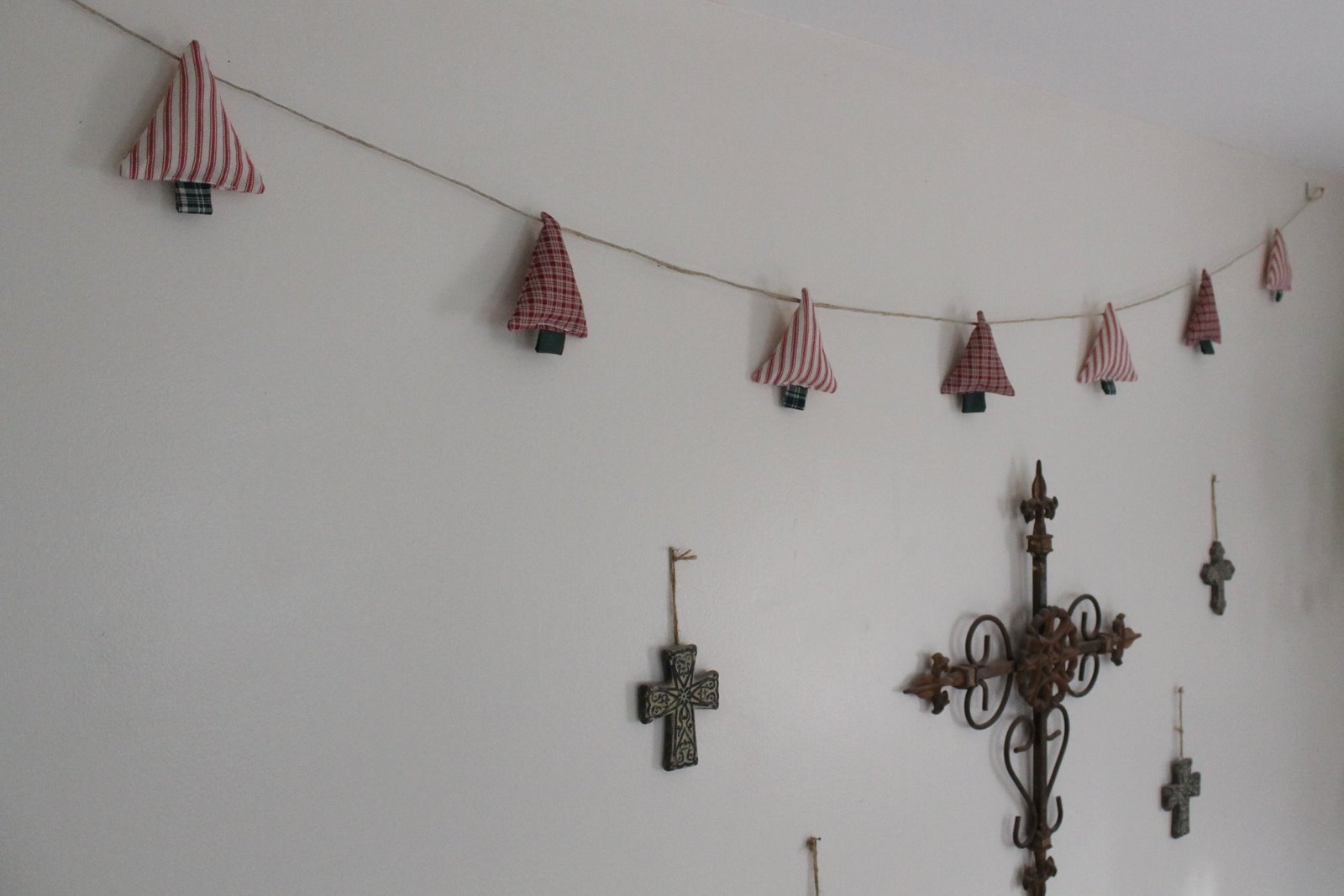 born imaginative.: Fabric Christmas Tree Garland (Free Pattern)