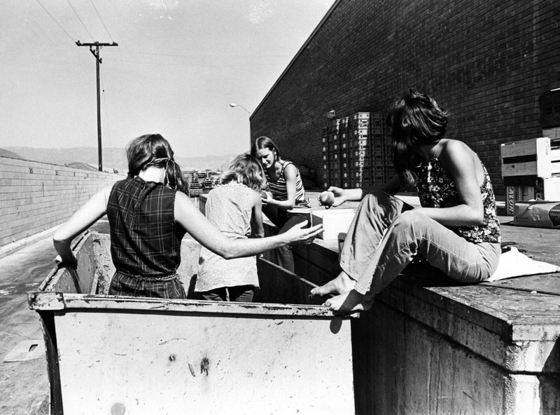 Murder Trial Photos of Charles Manson and the Manson Family From 1969 ...