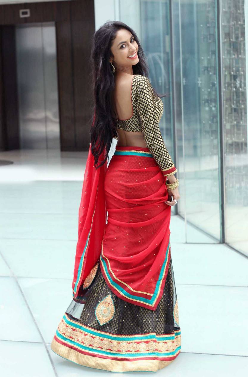 Pooja Sri Latest Hot Cleveage Spicy Glamourous PhotoShoot Images In ...