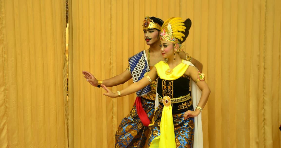 Warna Cinta: Jemparing Asmara (Panah Asmara)