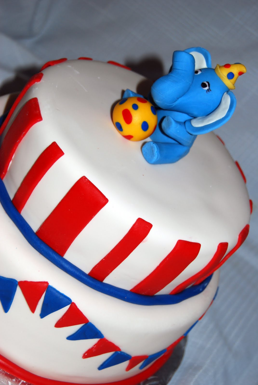 Leelees Cake-abilities: Carnival Cake and Dessert Table Elements