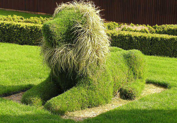 Bytes: Tuesday Pics: Extreme Topiary, Part 1