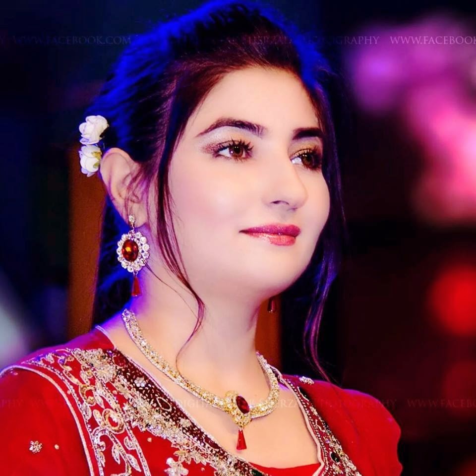 All Pashto Showbiz: The Best pashto Singer Gul Panra HD Wallpapers