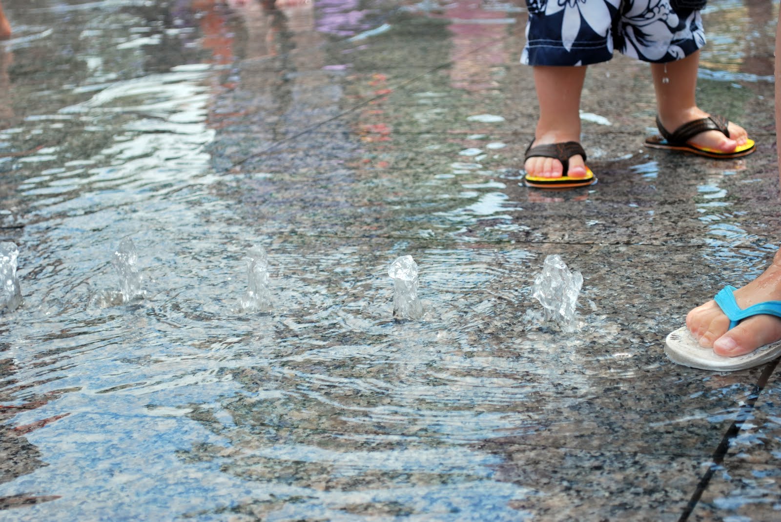 Larissa Another Day: In a Nutshell: Splash Parks are Great