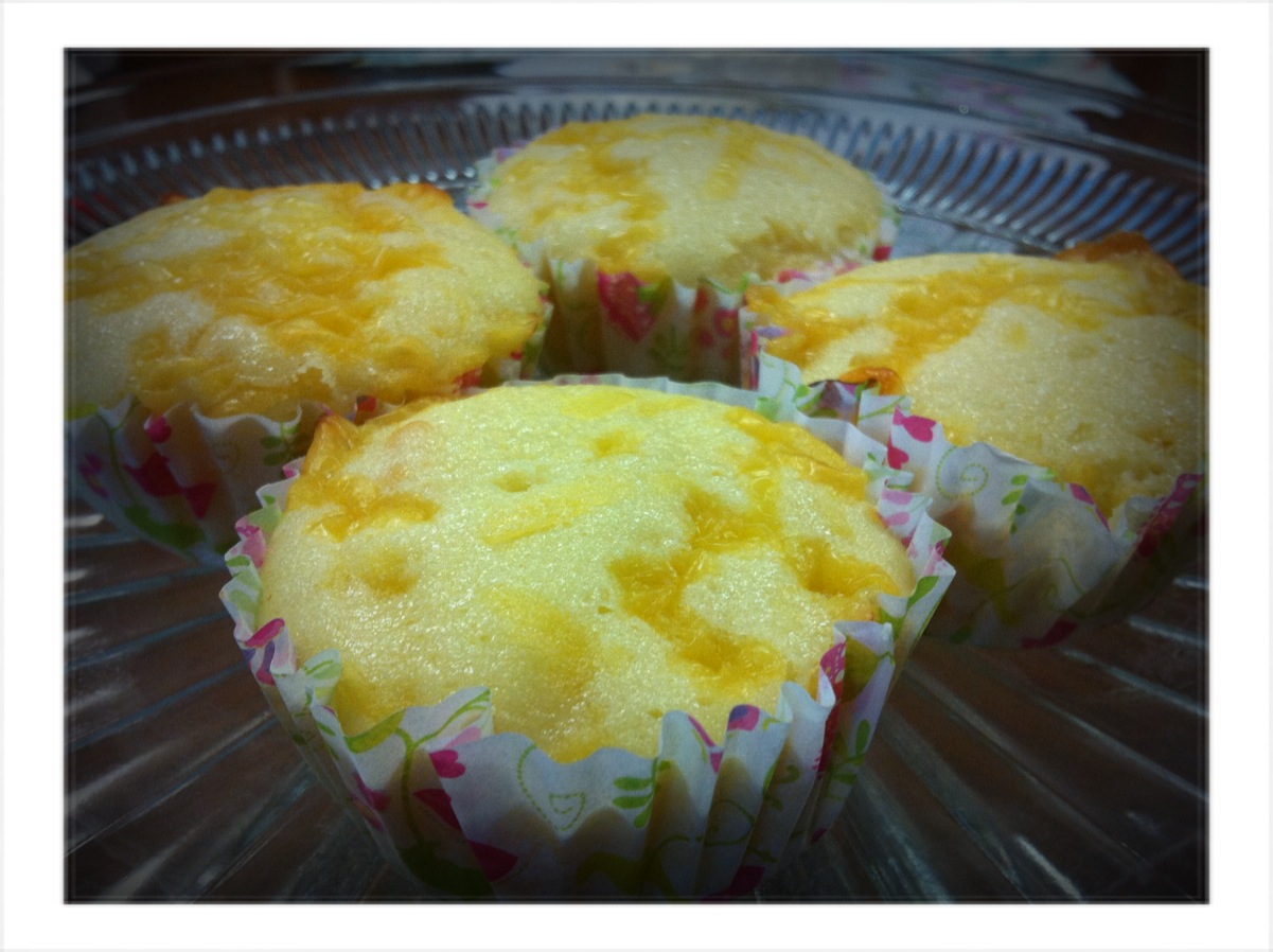 Two Ladies and a Spoon: Cheesy Cheese Cupcake