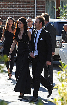 De Villiers engaged to girlfriend Danielle Swart in Taj Mahal