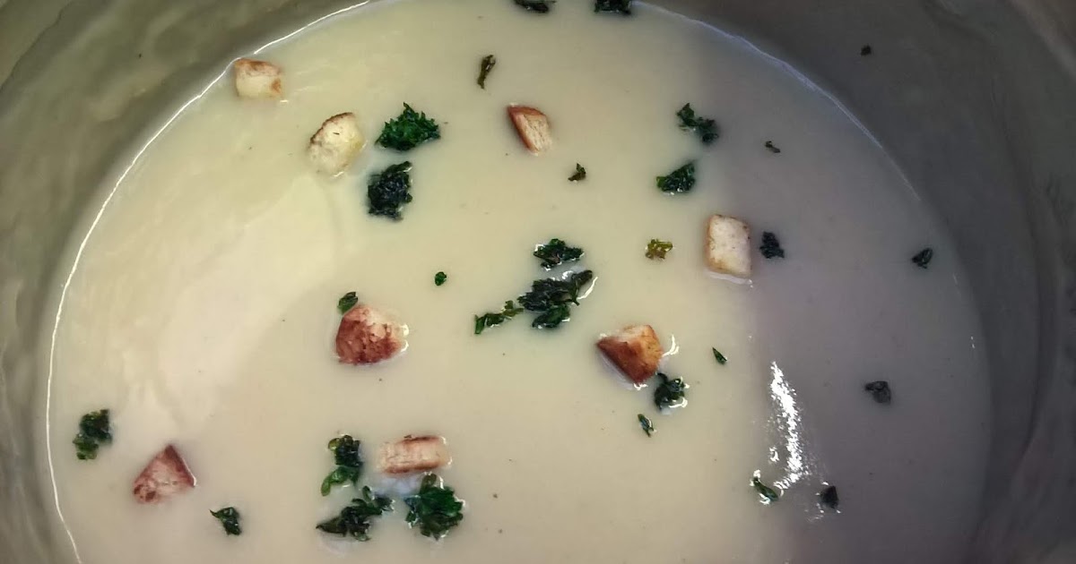 Potage aux navets, croûtons et persil frit