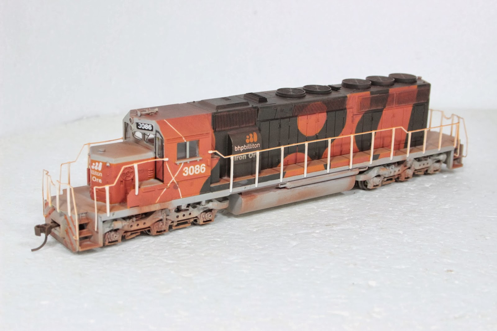 Barcoola: BHP Billiton CM40-8 5630 SD40 3086, and AN CL5 weathering by ...