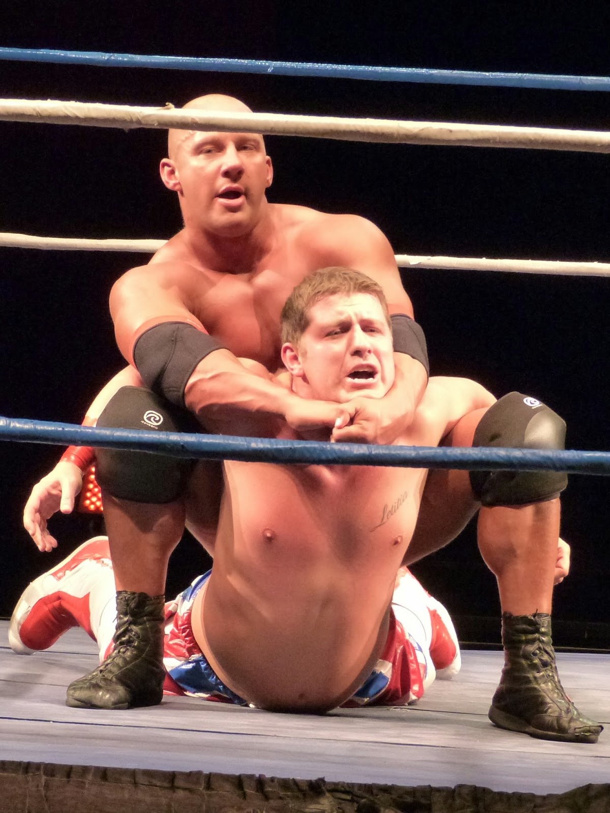 WRESTLESHOTS: ROBBIE DYNAMITE V DEAN ALLMARK