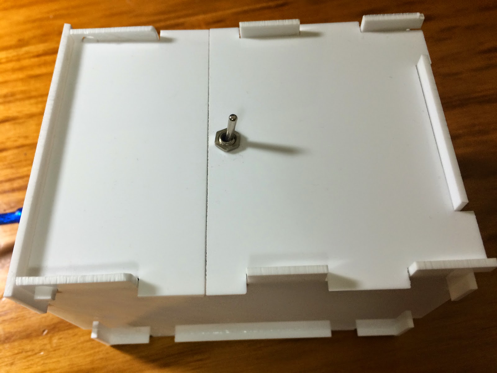 數位製造開放硬體儀器設計: 電路練習 — 用Arduino做Useless Box