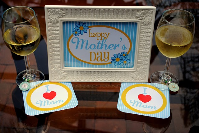 Moo Moo's & Tutus: Fabulous Freebie Friday {Mother's Day Printables}