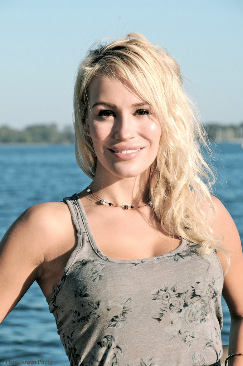 Theresa Longo Fan Page : 2013