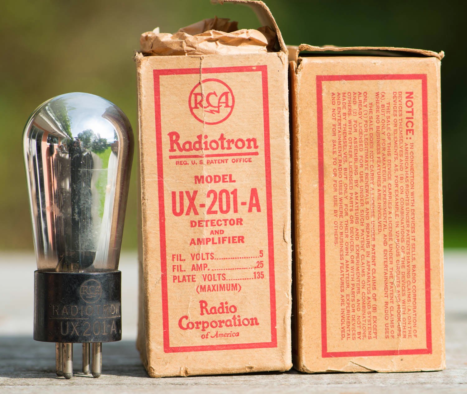 VinylSavor: Tube of the Month : The UX201A