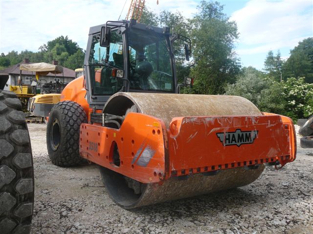 Cilindru compactor Hamm 18t cu picior de oaie 64000 Euro