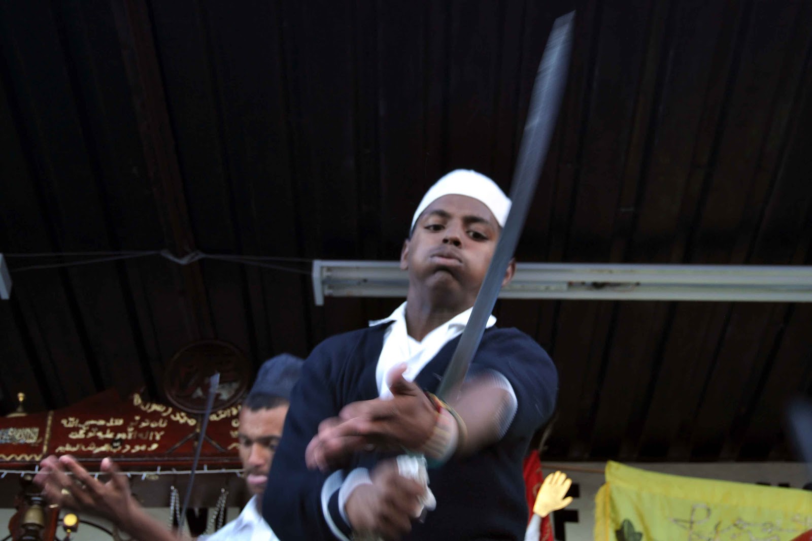 Surfing Behind the Wall: Ratiep