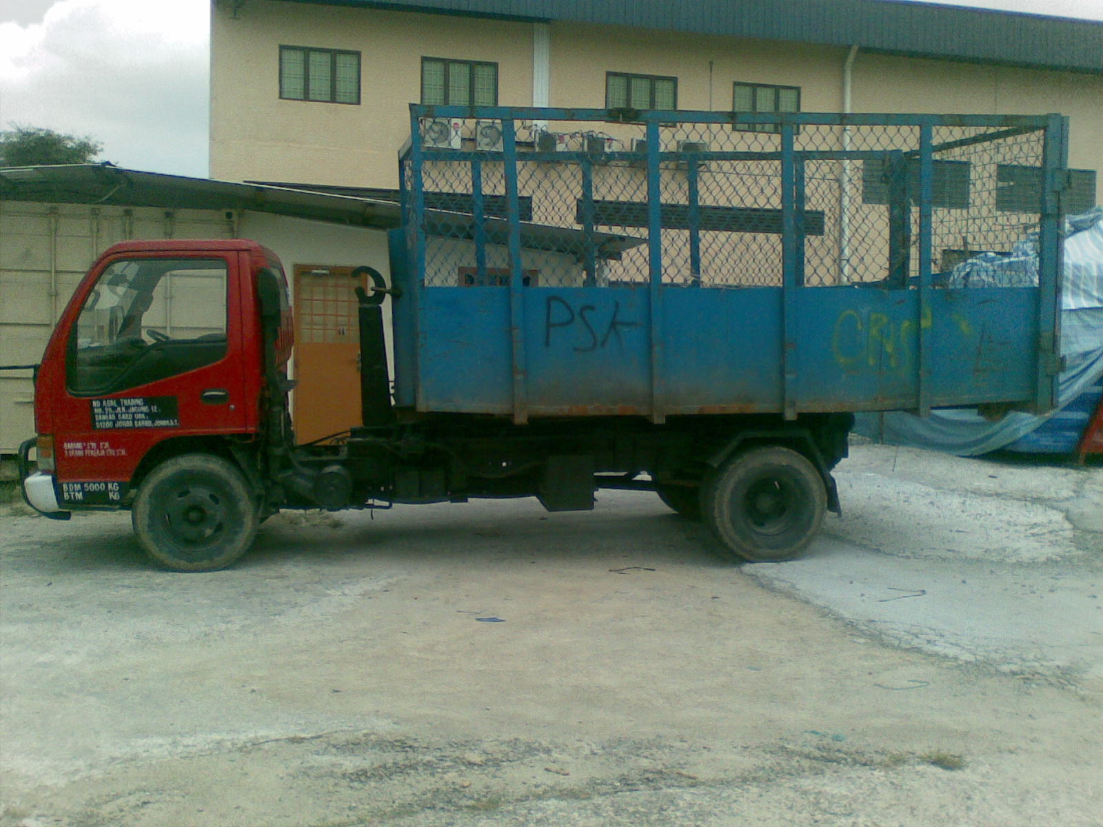 nainaa naidu metal trading: PERKHIDMATAN TONG SAMPAH BESAR & LORI