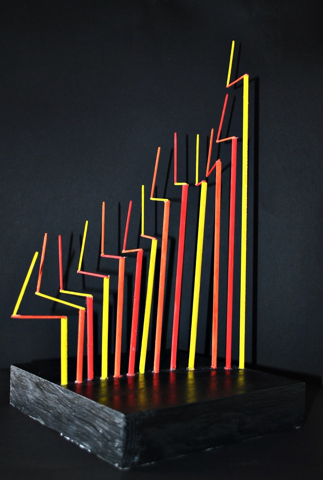 Lauart: Orden y ritmo con linea recta.