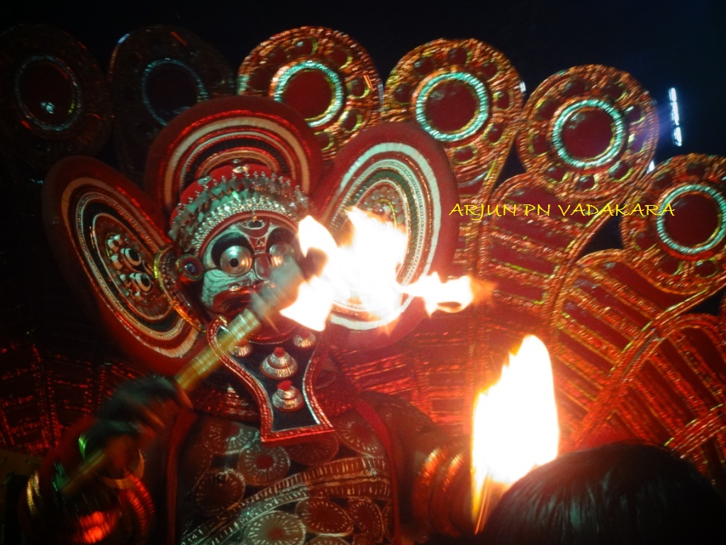 THEYYAVUM THIRAYUM: DEAR KUTTICHATHAN BY ARJUN PN VADAKARA.