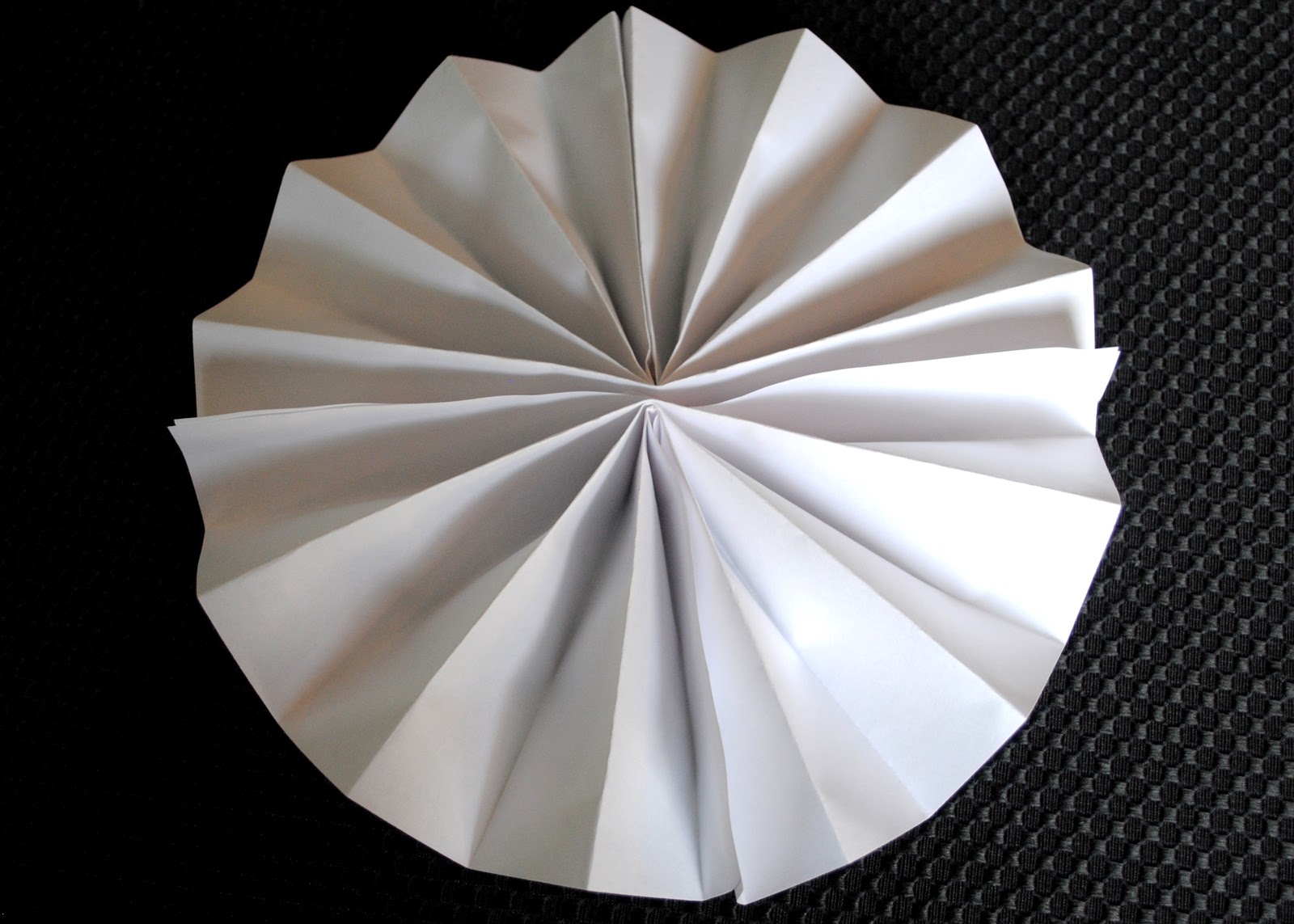 Sweet Metel Moments: DIY Tutorial – Paper Rosette Halloween Banner