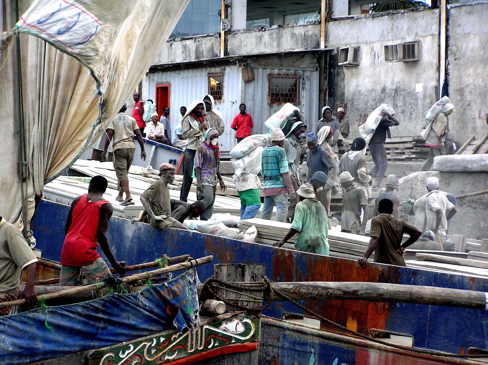 East African Notes and Records: DOCKERS IN MALINDI PORT, ZANZIBAR