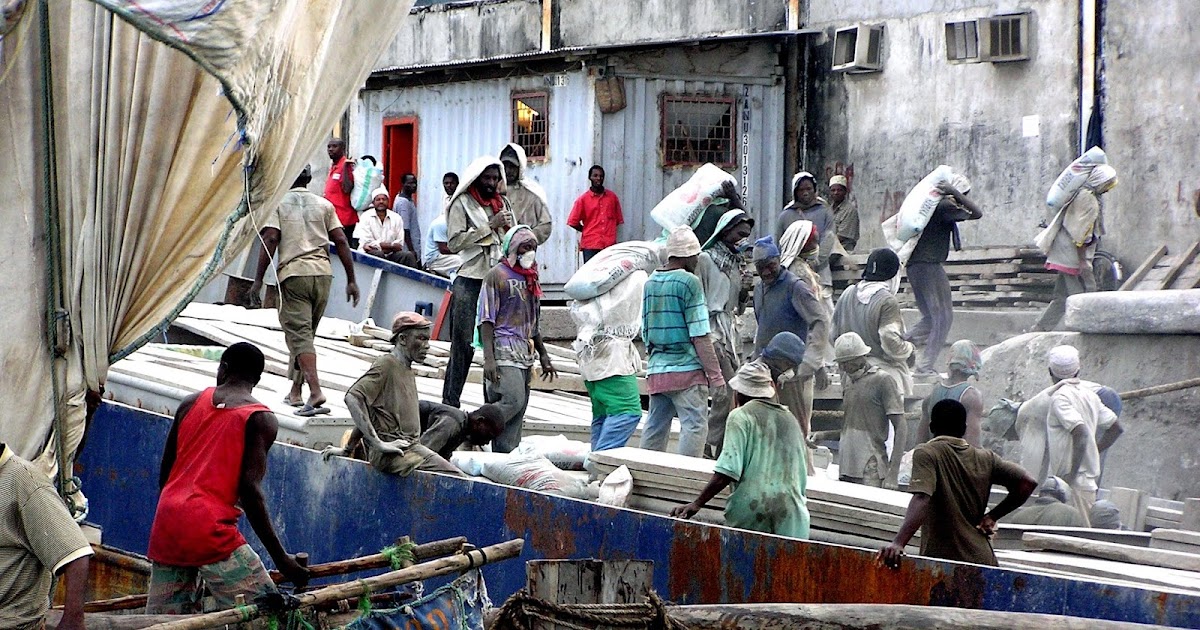 East African Notes and Records: DOCKERS IN MALINDI PORT, ZANZIBAR