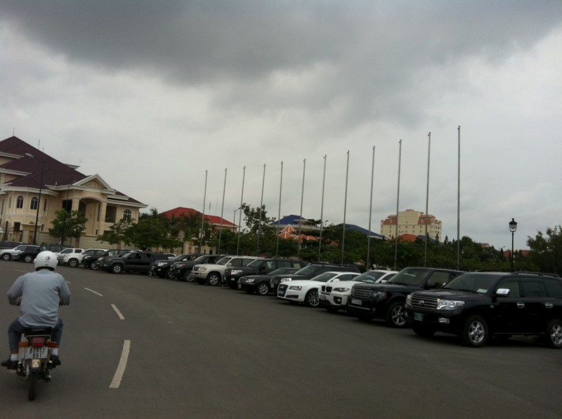 KI Media: Unusual high number of cars in front of Hun Xen's house in ...
