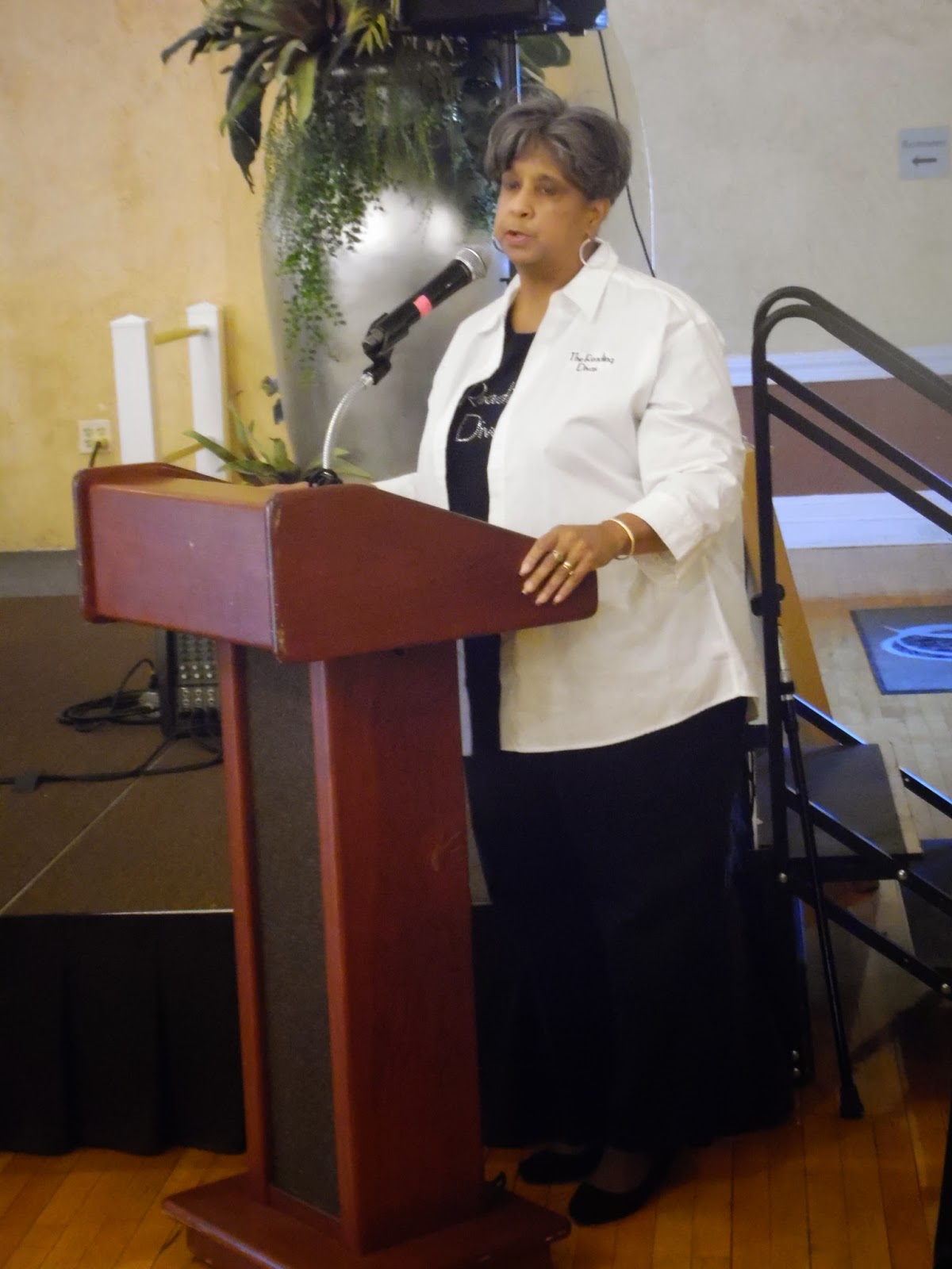 THE READER'S AND AUTHOR'S BOOK NOOK