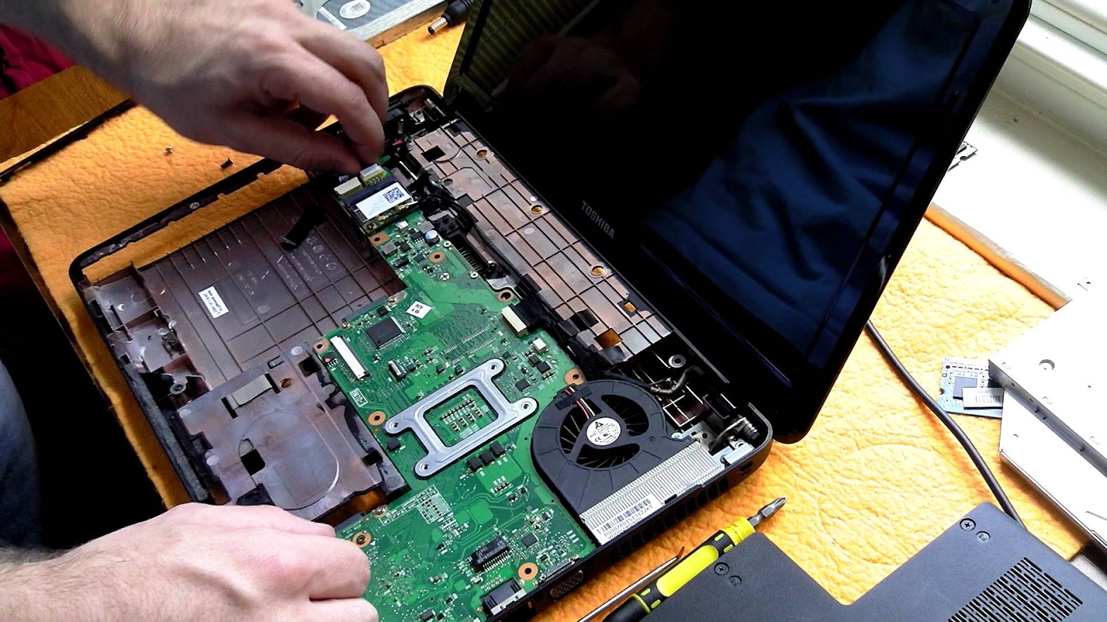 Service Motherboard Laptop Toshiba bisa ditunggu | BCPM Service Laptop