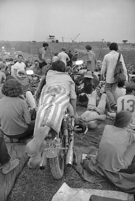 Fans of the 1969 Woodstock Festival: 53 Photographs That Show Just How ...