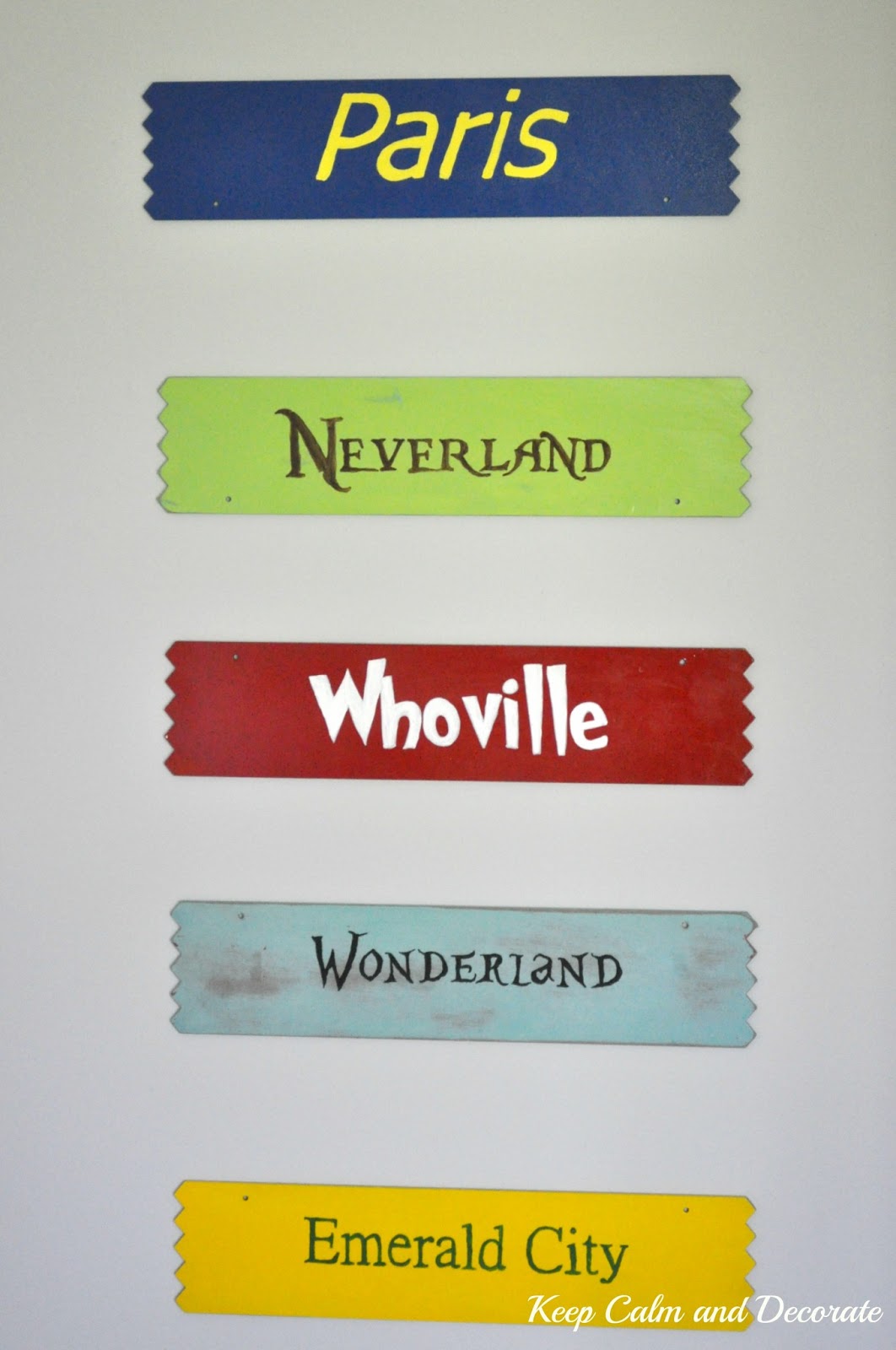 Keep Calm and Decorate: Library Book Sign Wall and Tutorial