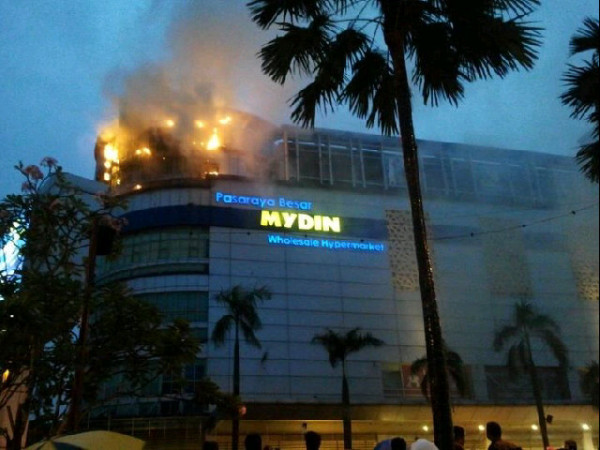 Pasar Raya Mydin Di Subang Jaya Terbakar ~ MY ADHA