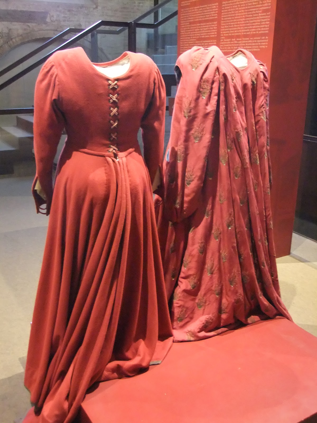 ENTRE TELAS: EXPOSICIÓN INDUMENTARIA DEL RENACIMIENTO